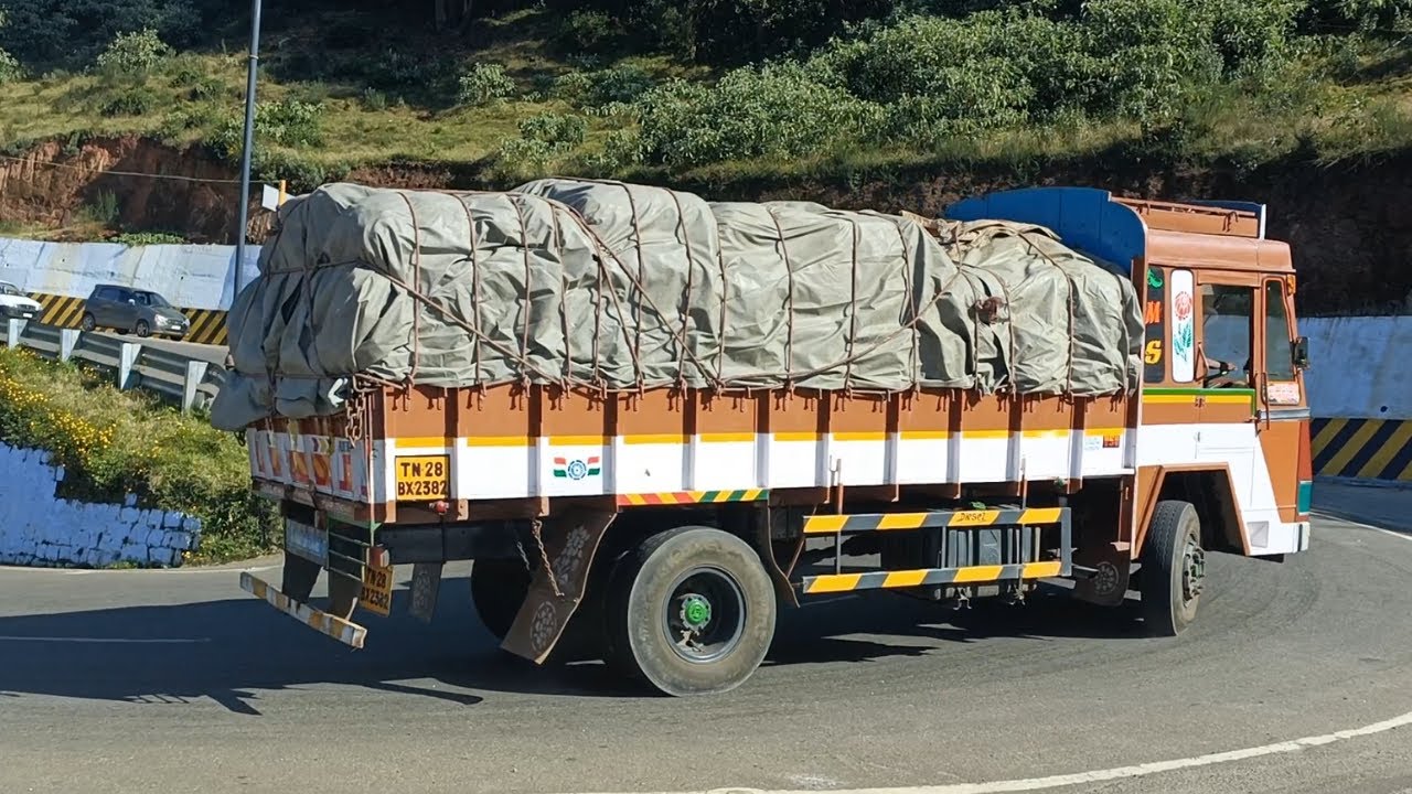 Ashok Leyland Load Lorry And TATA Tipper Lorry Turning Ooty Hairpin ...