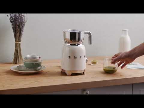Delicious Matcha Latte Recipe with SMEG Milk Frother: Easy and Frothy!
