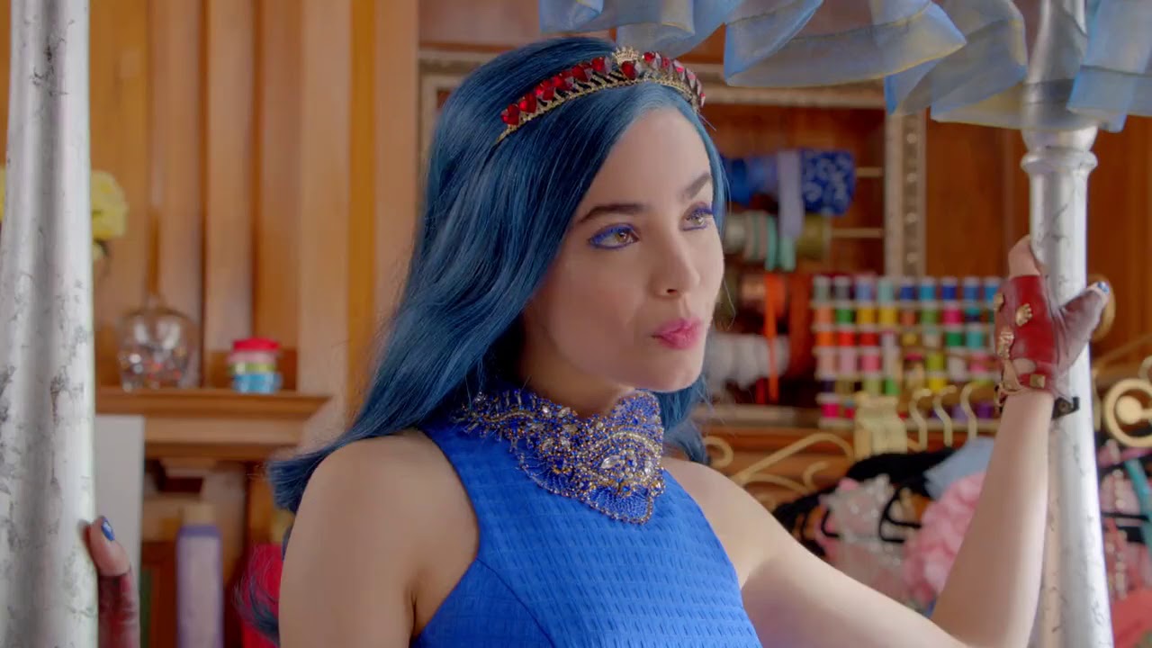 Descendants 2 memorable moments clip 35 - YouTube