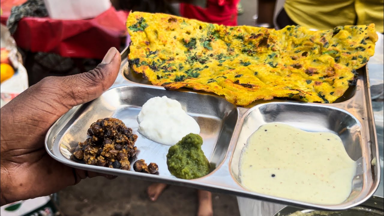 Kolhapur famous stall thalipeeth recipe |near mahalaxmi temple ...