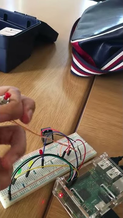 Project 5: Traffic Lights with Raspberry PI 2 - YouTube