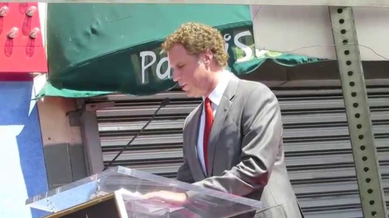 Will Ferrell thanks the Mayor (Easy E), his Family, his Fans ,Jesus and ...