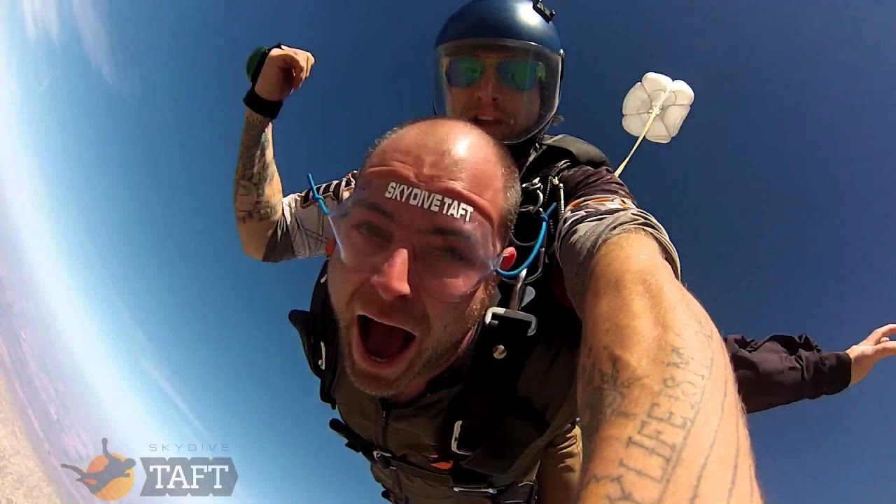 Adam Gilad Skydive Taft. - YouTube