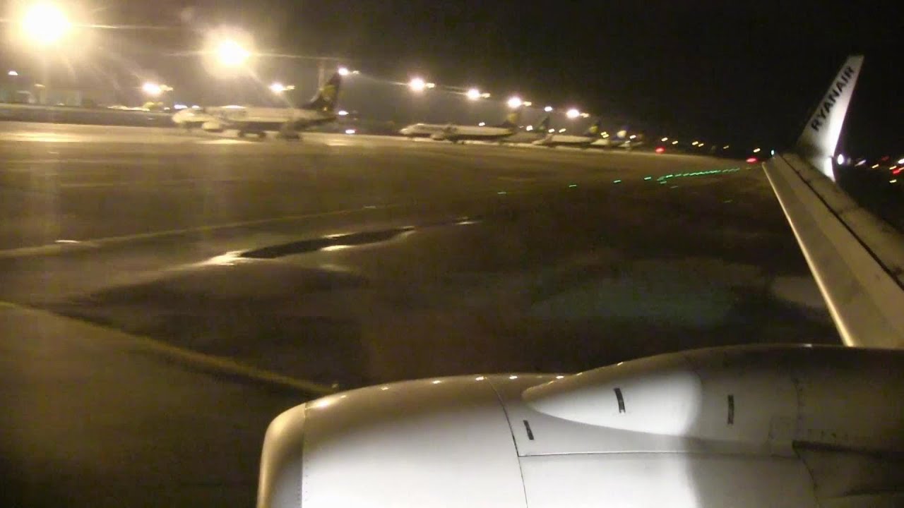 Ryanair B737 Night Landing Bergamo - YouTube
