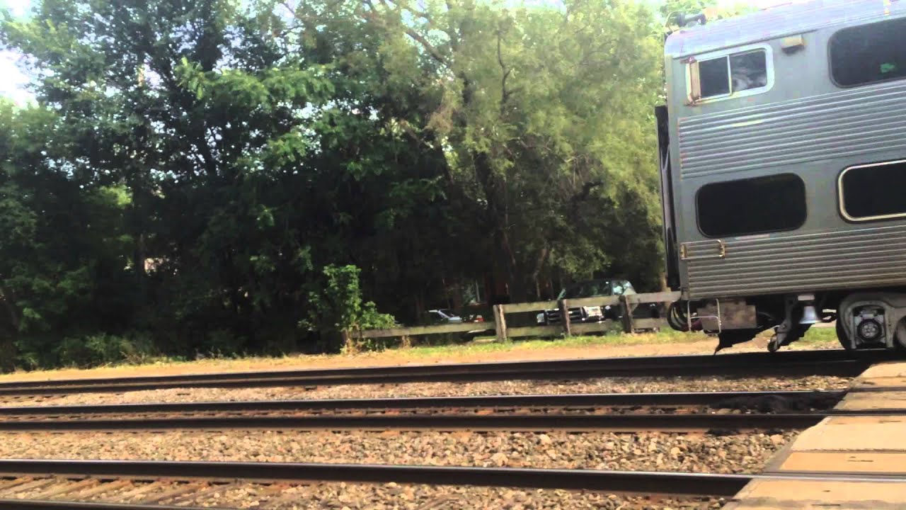 Inbound Metra 185 local with horn show passing Riverside IL - YouTube