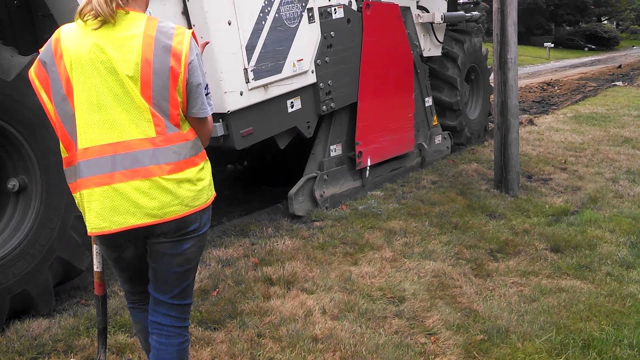 Wirtgen wr2500s down cutting - YouTube