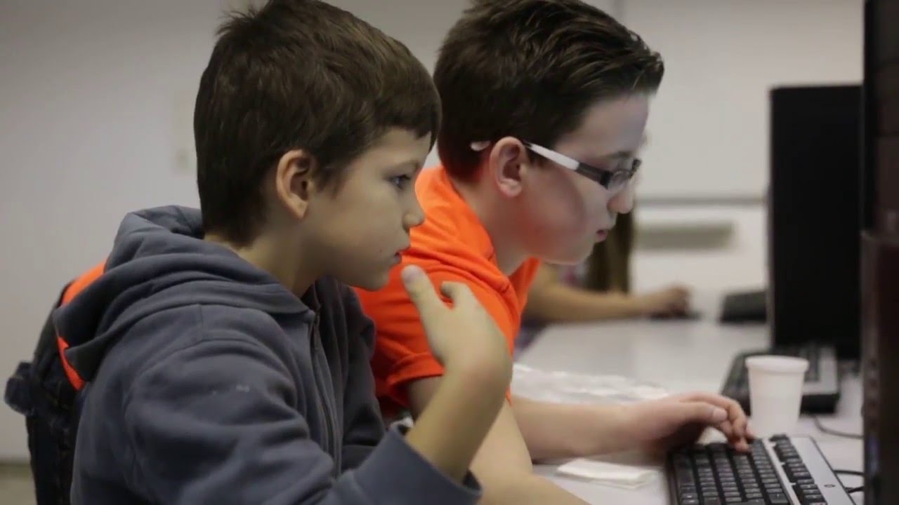 Microsoft Hungary Hour of Code 2015 - YouTube