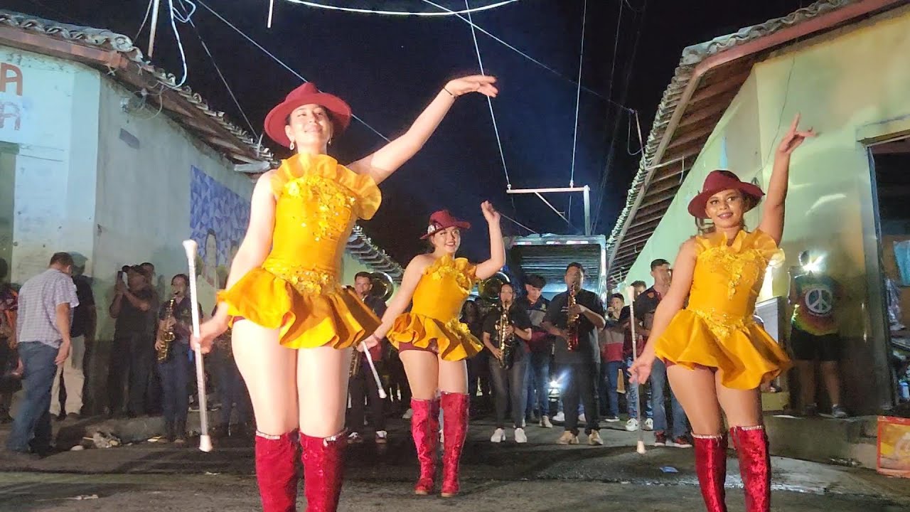 Victoria Latín Band El Salvador🇸🇻🥁🎵🎶🎺 - YouTube