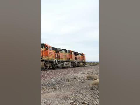 BNSF 3725 EB GRAIN TRAIN NEEDLES SUB - YouTube