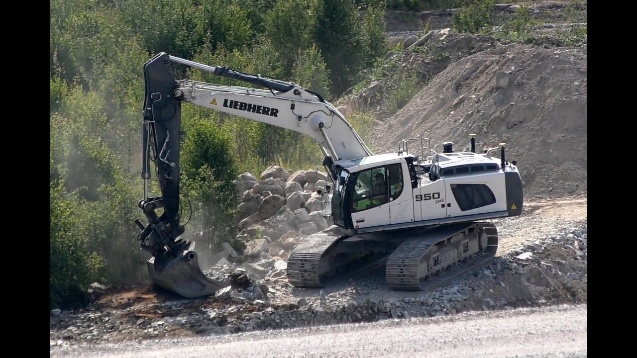 Liebherr R950 SME With Tilt Bucket - YouTube
