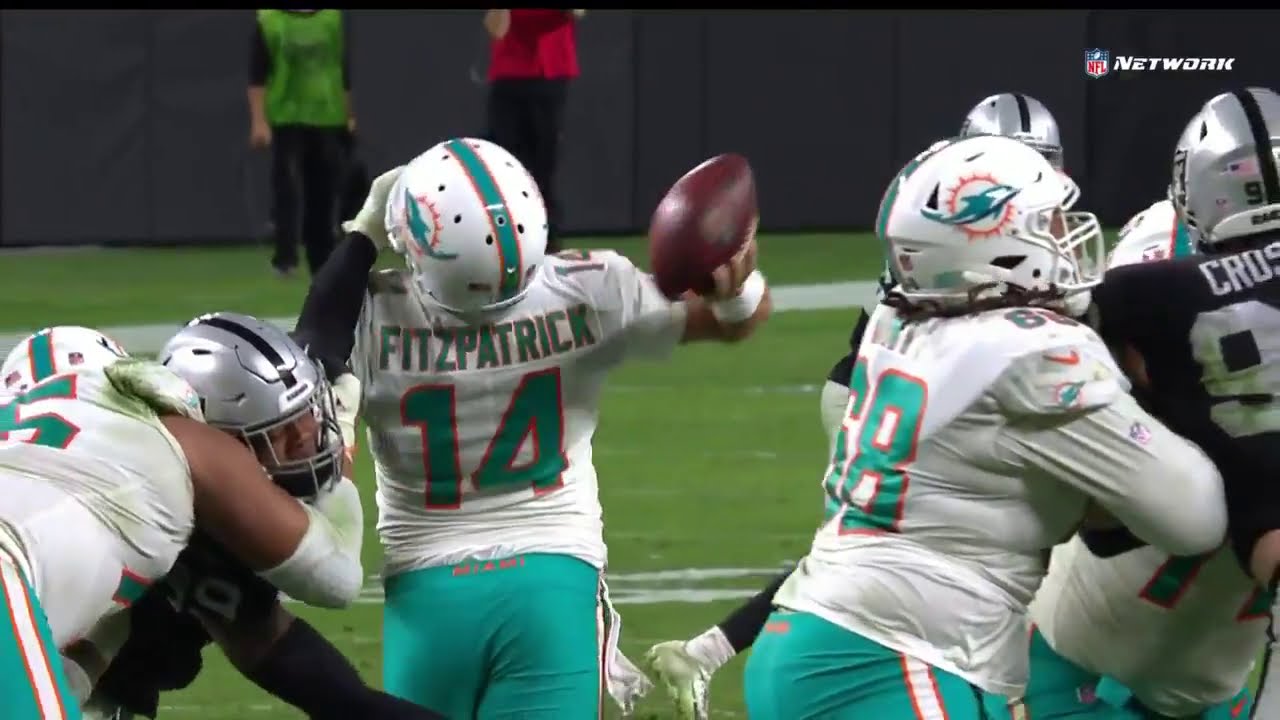 Ryan Fitzpatrick Magic Throw When Defense Was Grabbing His Face mask ...