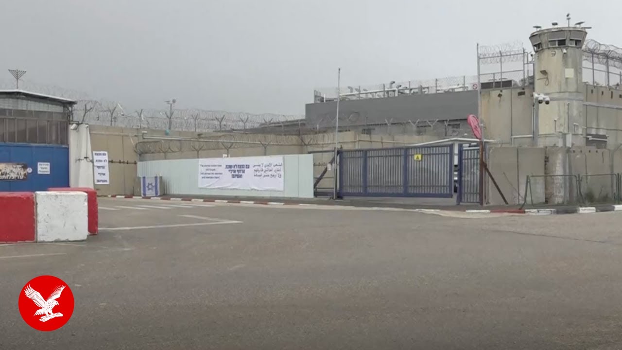 Live: Israeli Ofer prison where hundreds of Palestinian prisoners are ...