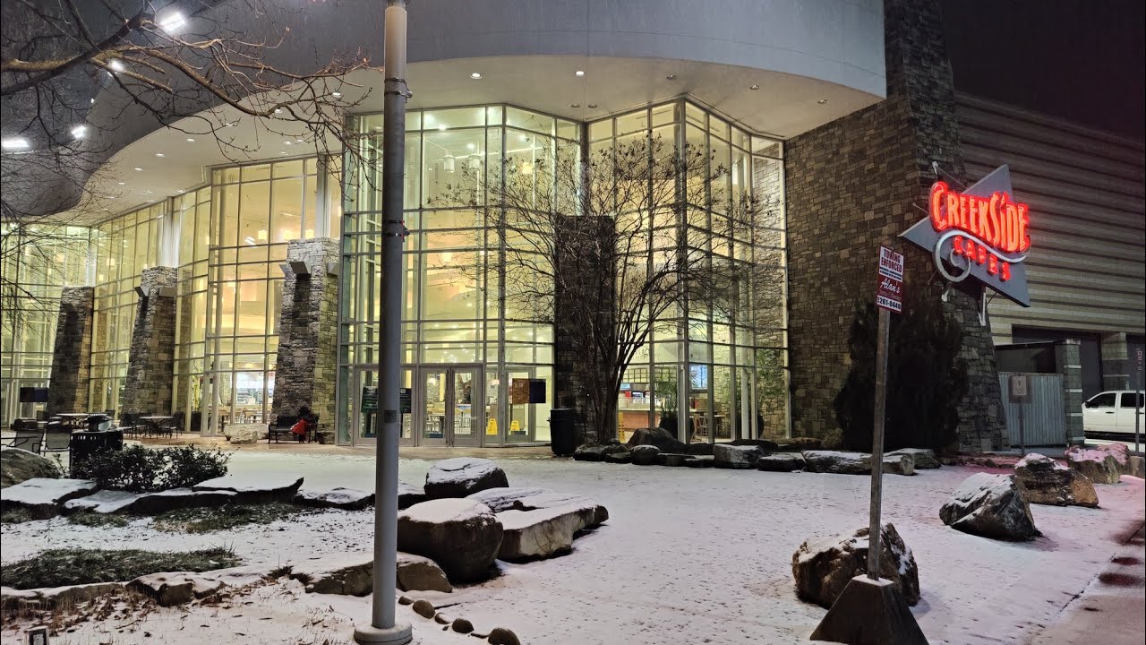 Snow in Raleigh NC Triangle Town Center Mall January 2025 - YouTube