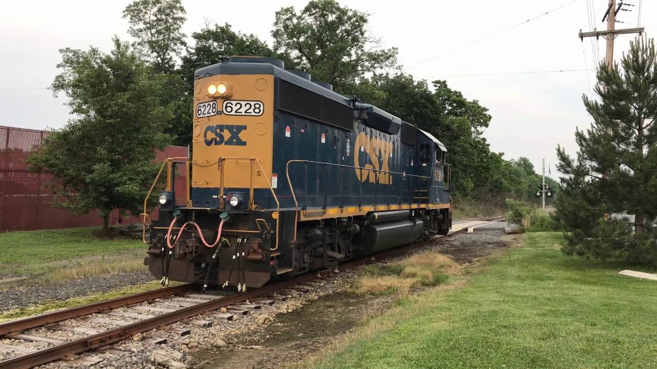 MRV Quickclip: CSX 6228 Leads SA-31 Through Englishtown - YouTube