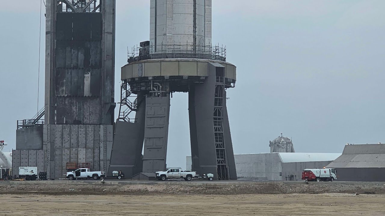 A closer look at Starship 28 Full-Stack on top of Booster 10 this ...