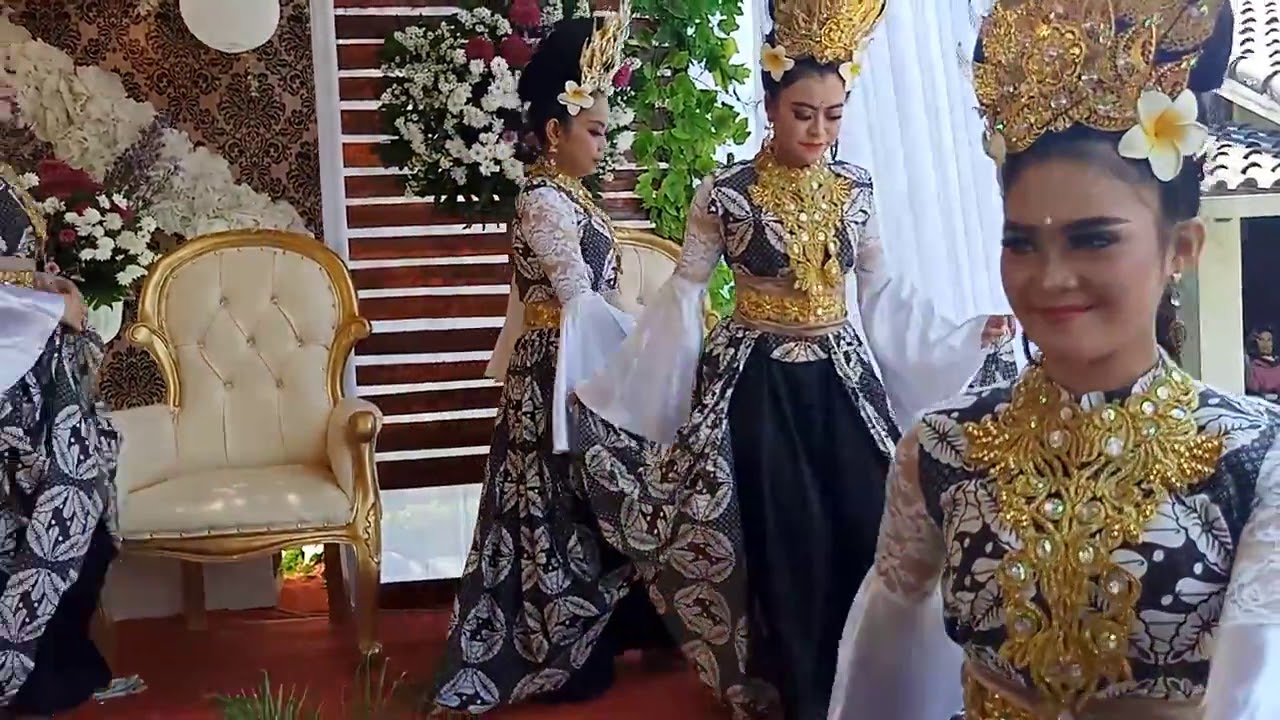 Upacara Adat Sunda Mapag Panganten ( Ary Art Production ) - YouTube
