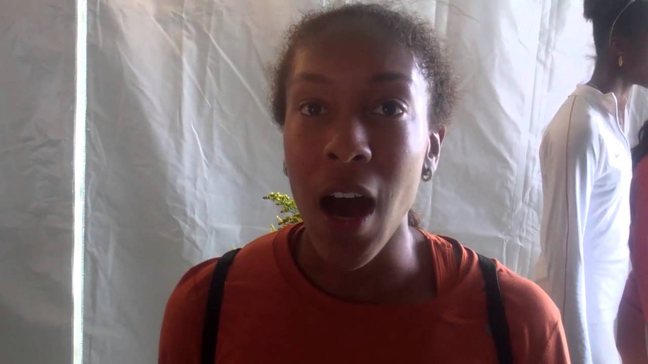 2014 NCAA 5000 champ Marielle Hall of Texas - YouTube