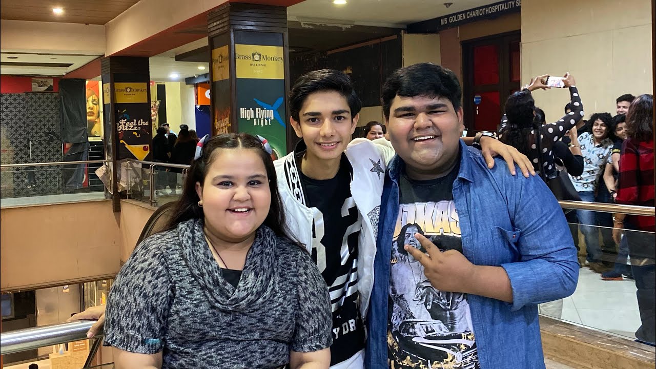 ENJOYED ALOT AT @VarunBuddhadev ‘s TOOLSIDAS JR. MOVIE PREMIERE | VLOG ...