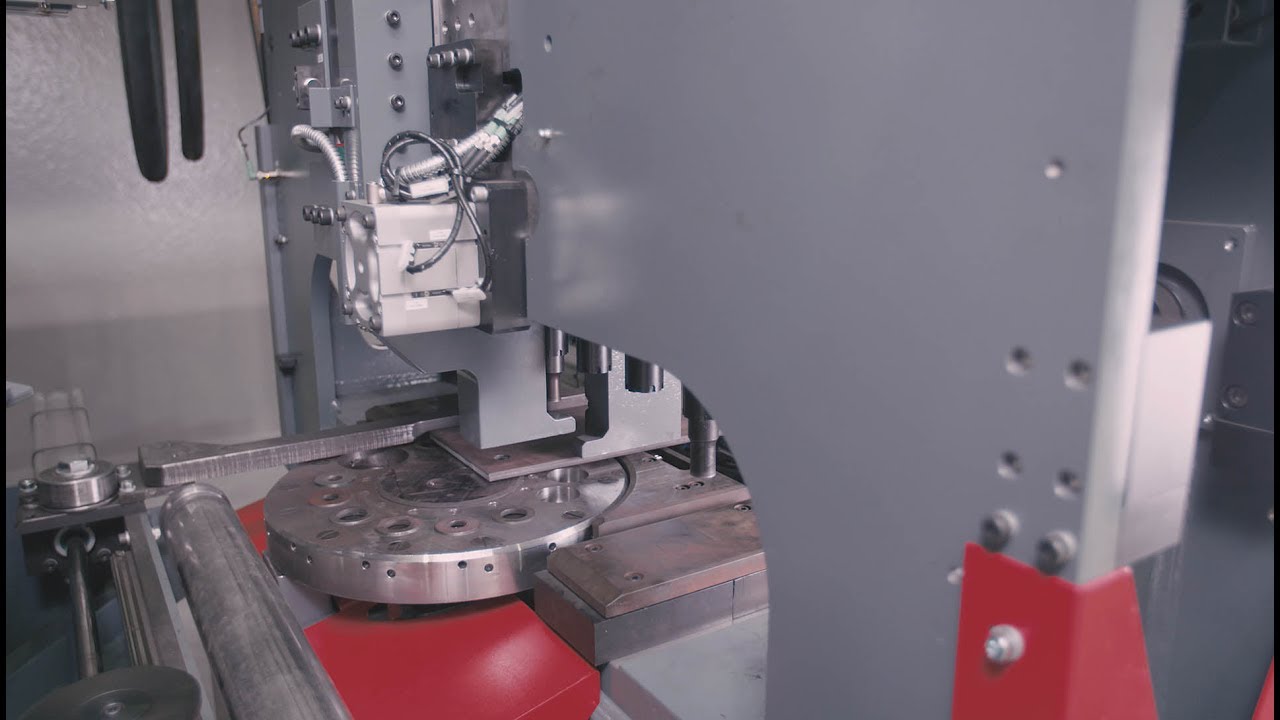 Voortman V550-7 | High speed flat and angle processing machine - YouTube