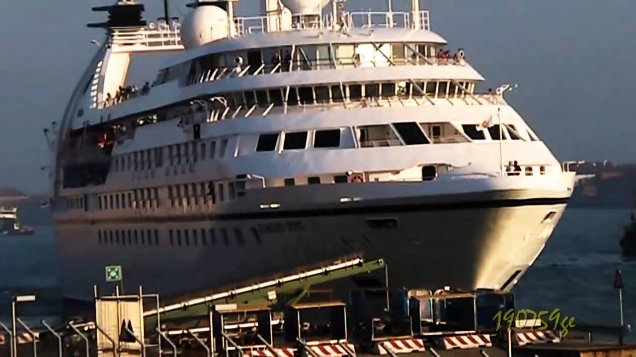 SEABOURN SPIRIT leaves from terminal venice S.Basilio - YouTube