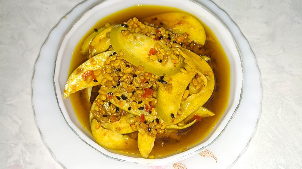 Raw Mango Achaar Recipe. | Chatkhar e daar Keri ka achaar recipe - YouTube