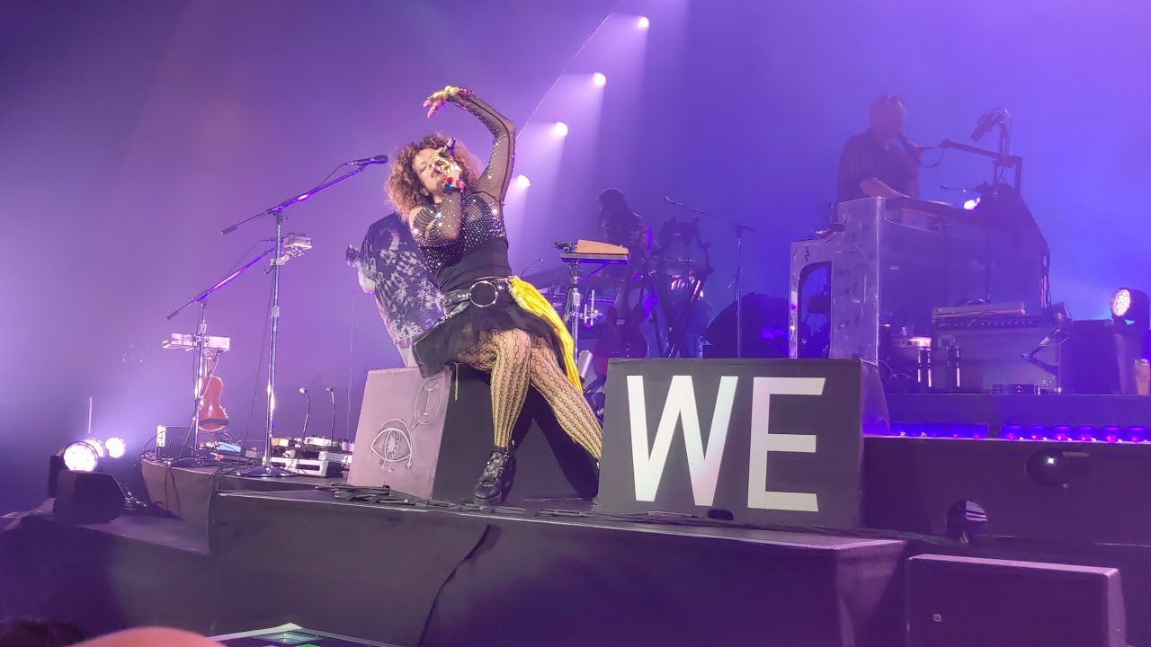 Arcade Fire SPRAWL II (MOUNTAINS BEYOND MOUNTAINS) Live 11-04-22 ...