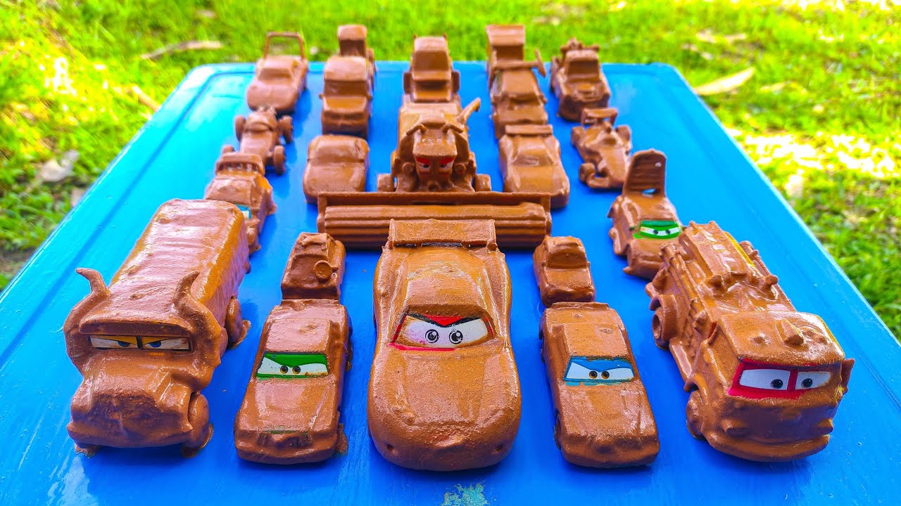 Disney Pixar Cars Various Cars Miniature cars roll down a calorful ...