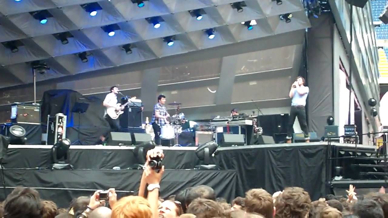 Friendly Fires - Paris (Live @ San Siro, Milan, Italy, 8th June 2010 ...