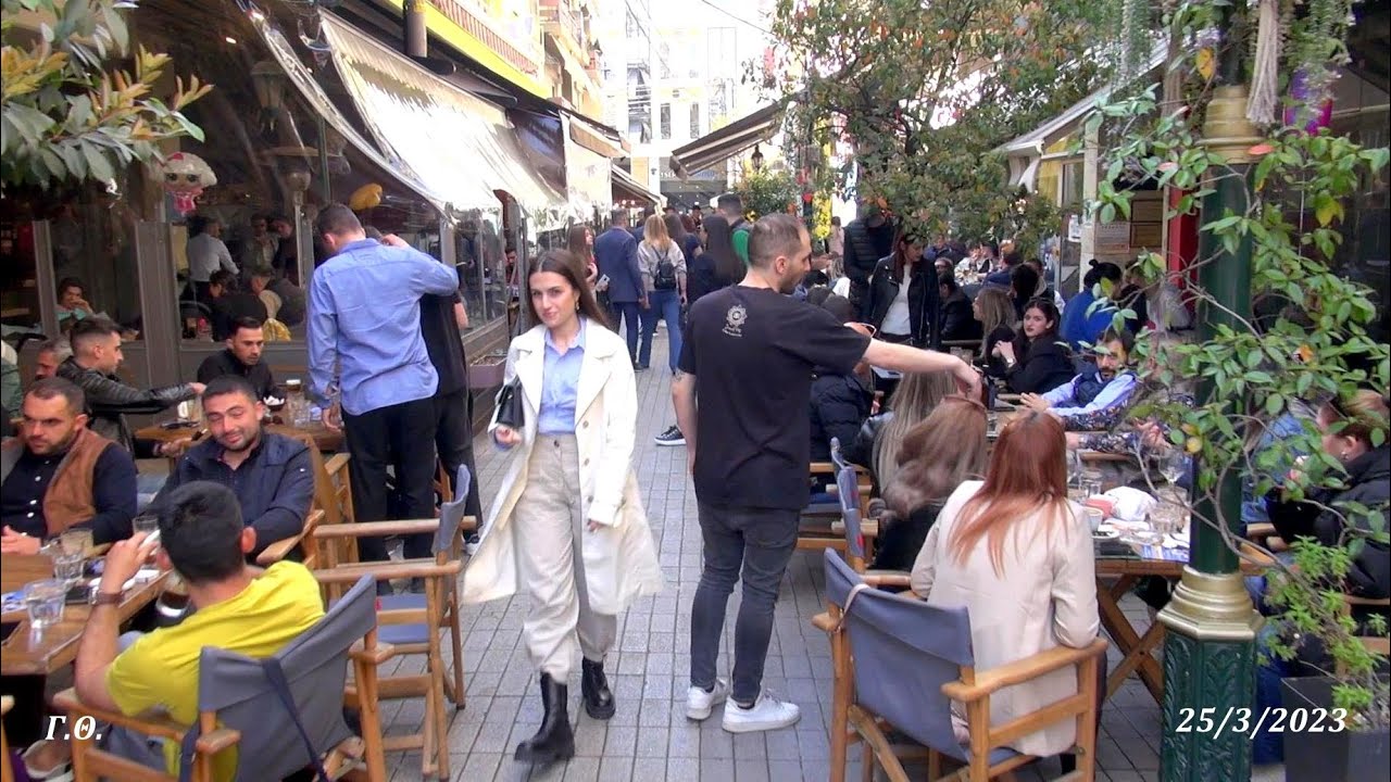 Βόλτα στα Καταστήματα Εστίασης μετά την Παρέλαση στον Πεζόδρομο ...