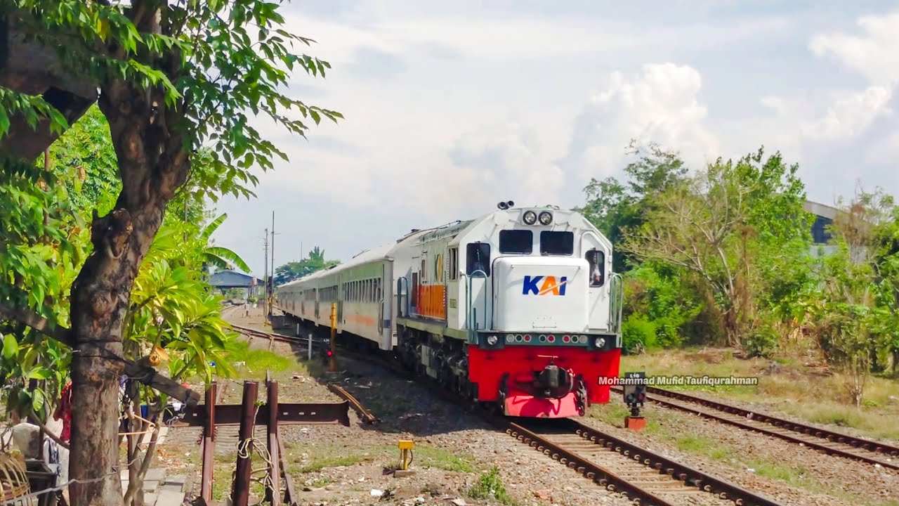 CC 201 77 06 SDT feat KA COMMUTER LINE PENATARAN | Blitar - Malang ...