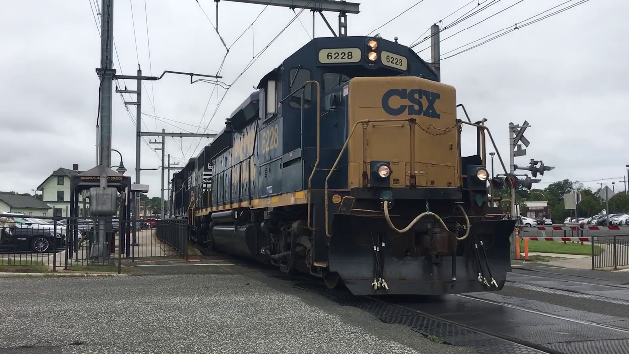 Conrail Shared Assets SA-31 at Aberdeen-Matawan with CSX GP40-2 6228 and NS GP38-2 5285 9/13/18 ...