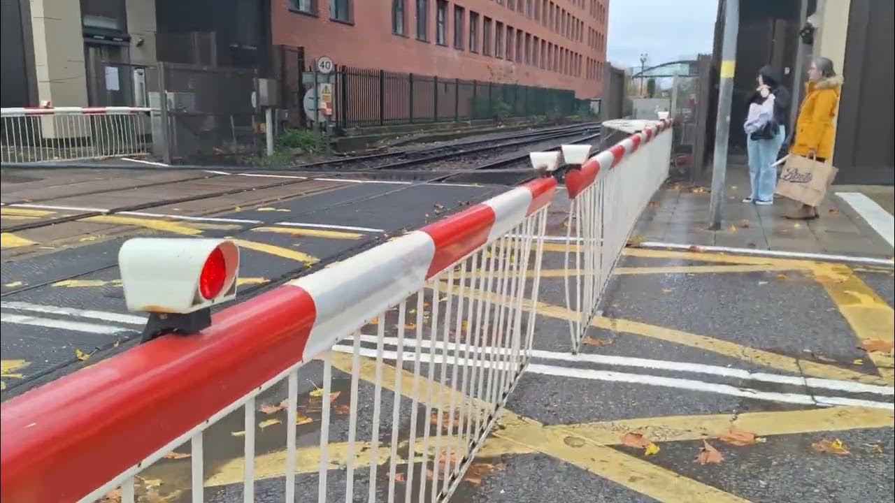 lincoln high street level crossing - YouTube