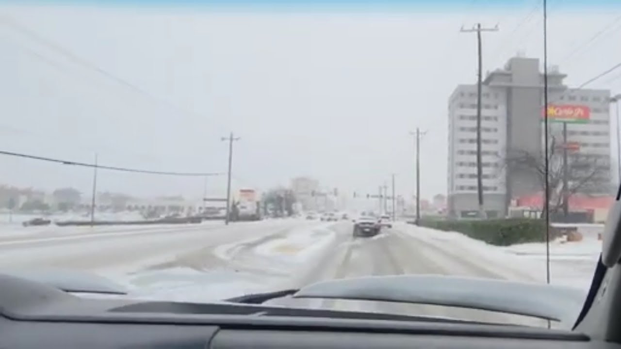 It finally snowed in tulsa on Christmas day - YouTube