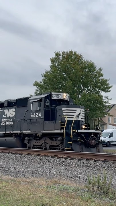 NS 6424 SD40-3 leads NS H76 through Manville NJ with NS 6303 SD40E trailing 10/2/2024 - YouTube