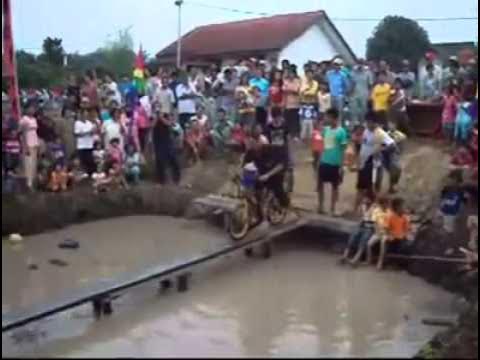 video bokep lucu 17 agustusan - YouTube