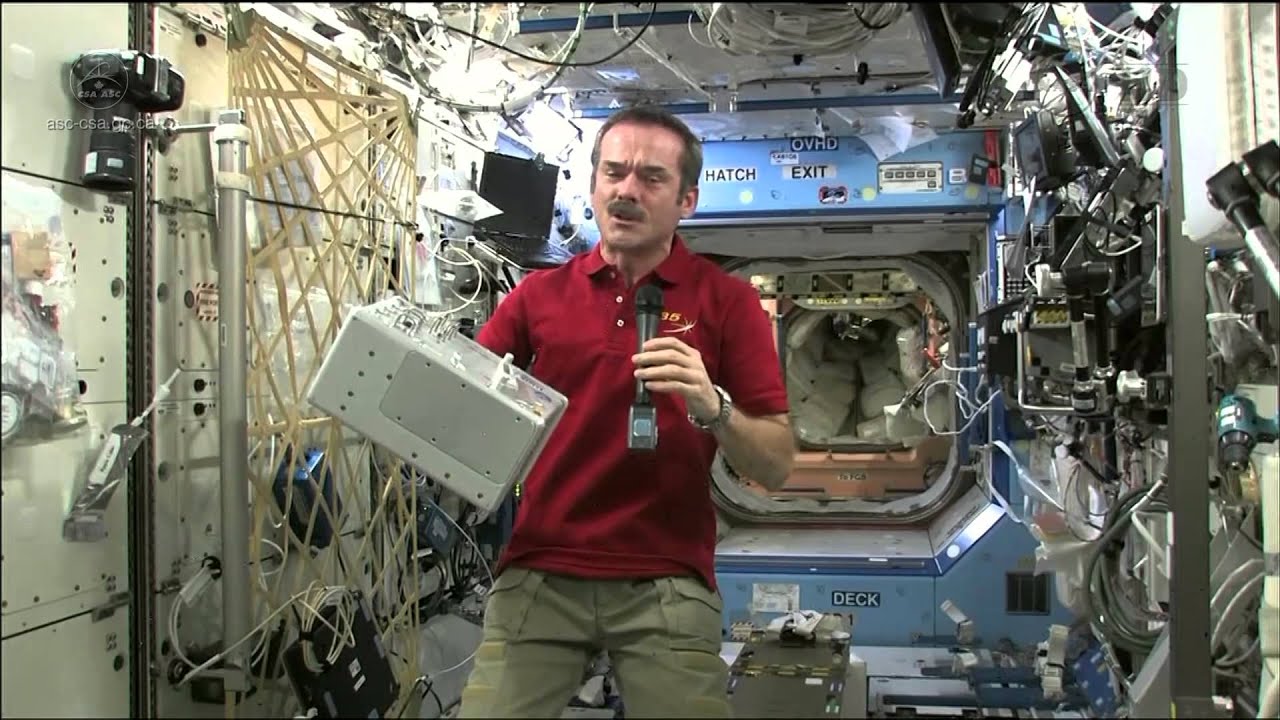 Chris Hadfield's First News Conference as Commander of the ISS - YouTube