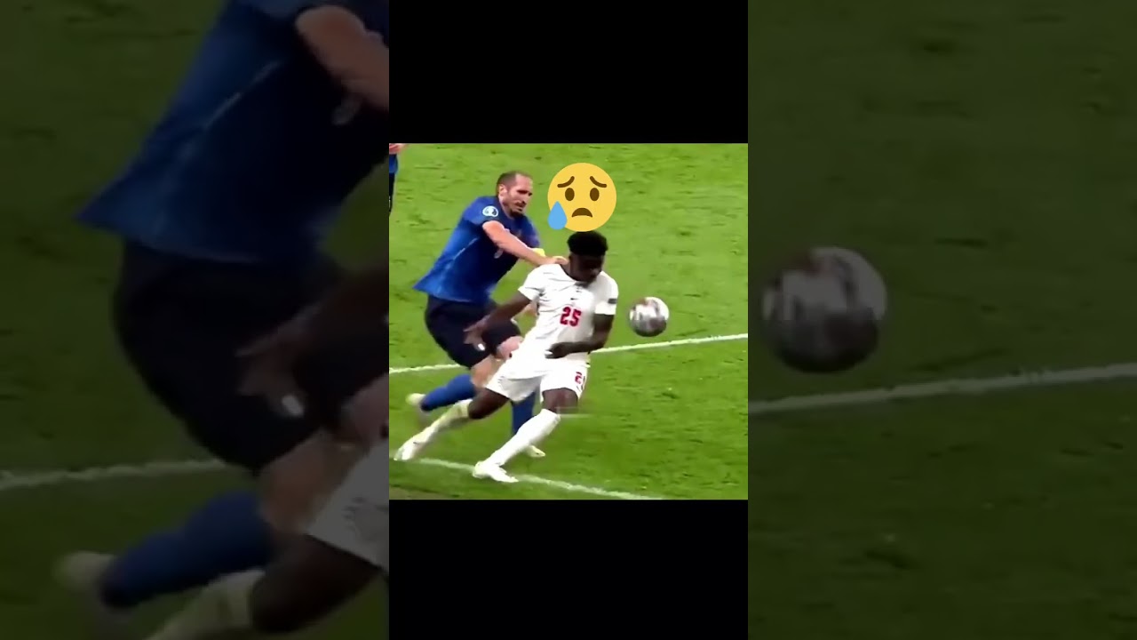 Bonucci knows how to stop Saka😇😇 - YouTube