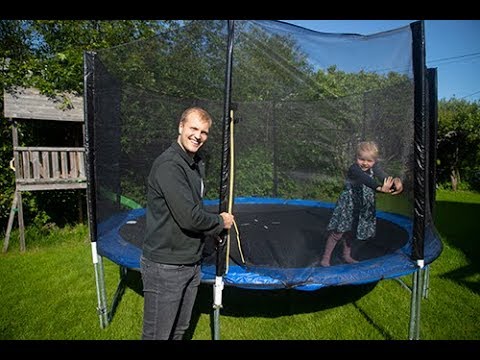 Trampoline: Slik sikrer du den for barna - YouTube
