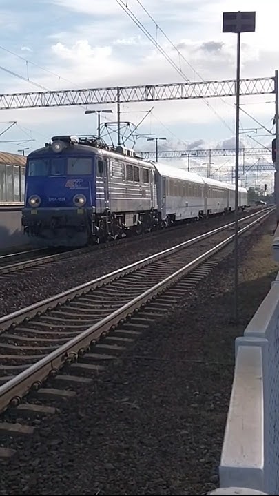 odjazd EP07-1028 z IC STOCZNIOWIEC z Nowego Tomyśla #pkp #train #pkpintercity #ep07 #railway # ...