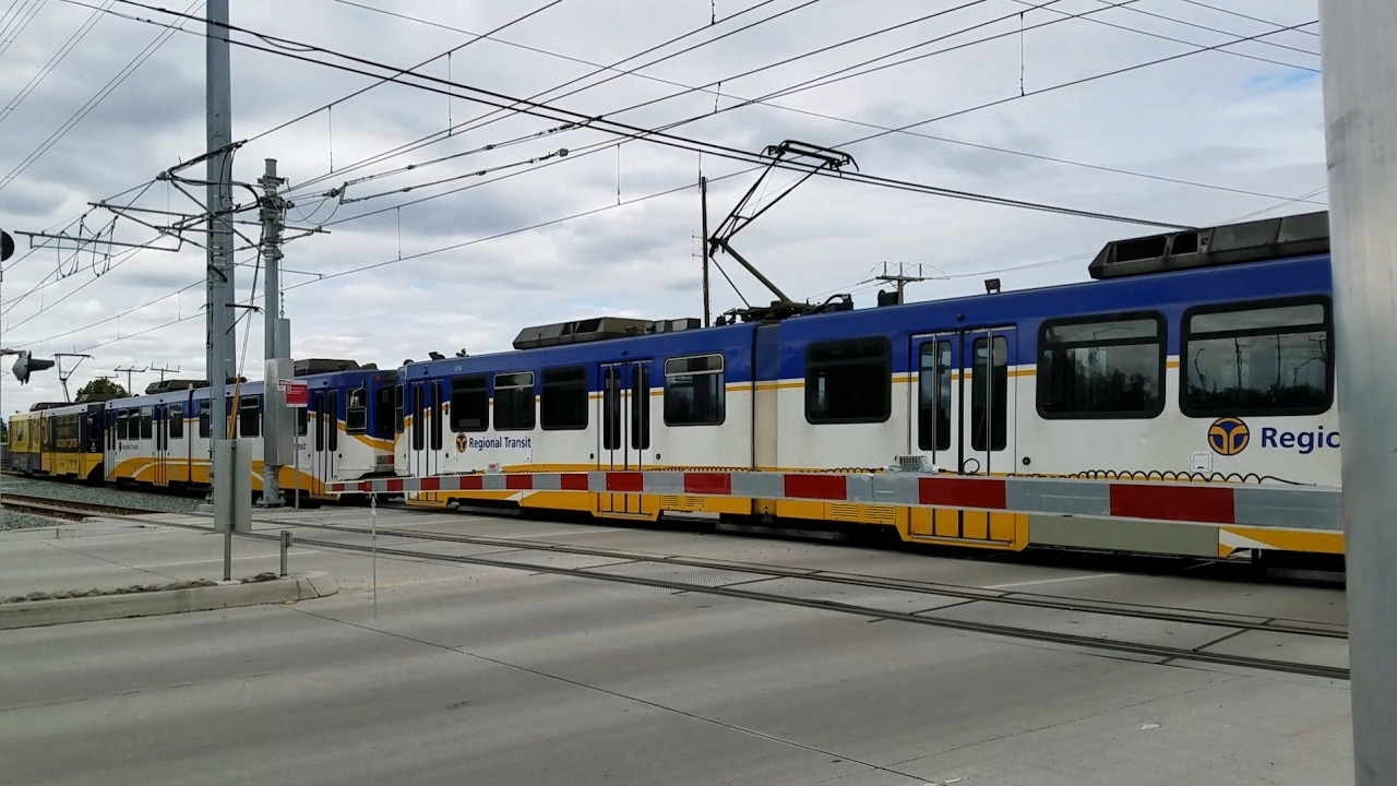 6/8/2017 Meadowview Road Railroad Crossing, Sacramento Light Rail Blue ...