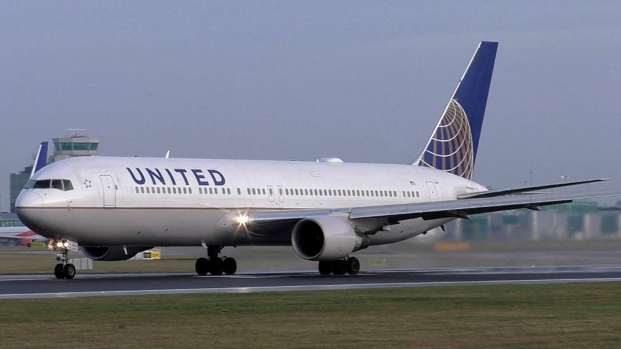 United Boeing 767-300 Powerfull Take Off at Manchester Airport - YouTube