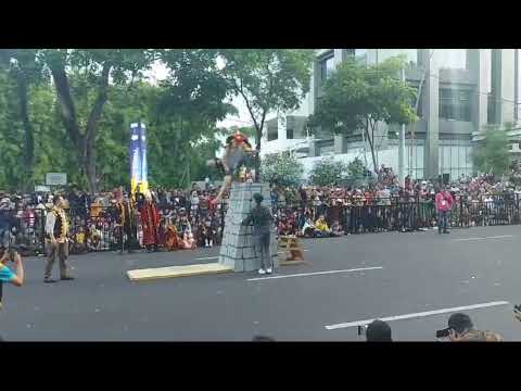 Tradisi Hombo Batu atau lompat batu Khas Nias - YouTube