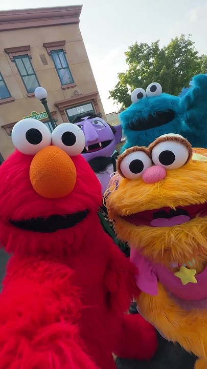 Even Elmo Loves A Good Selfie Moment How About You Sesamestreet Sesameplace Elmo Selfie