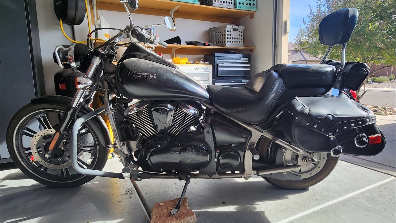 Kawasaki Vulcan 900 Oil Change Summary (2006 to present) - YouTube