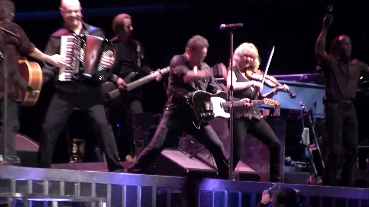 Bruce Springsteen - American Land Vienna 05 07 2009 - YouTube