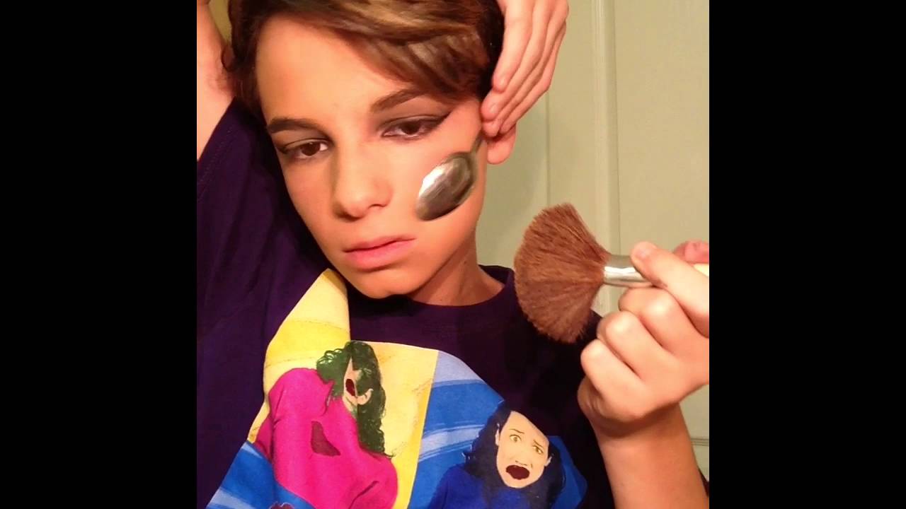 Guy Does Makeup - Braxton Gary - YouTube