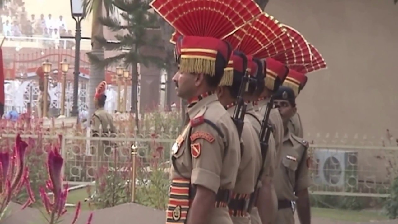 India / Pakistan Border - Guard Changing Ceremony - YouTube
