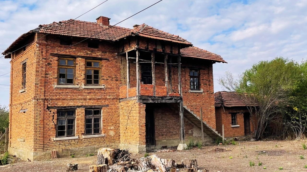 Looking for abandoned houses in the poorest region in Bulgaria - YouTube