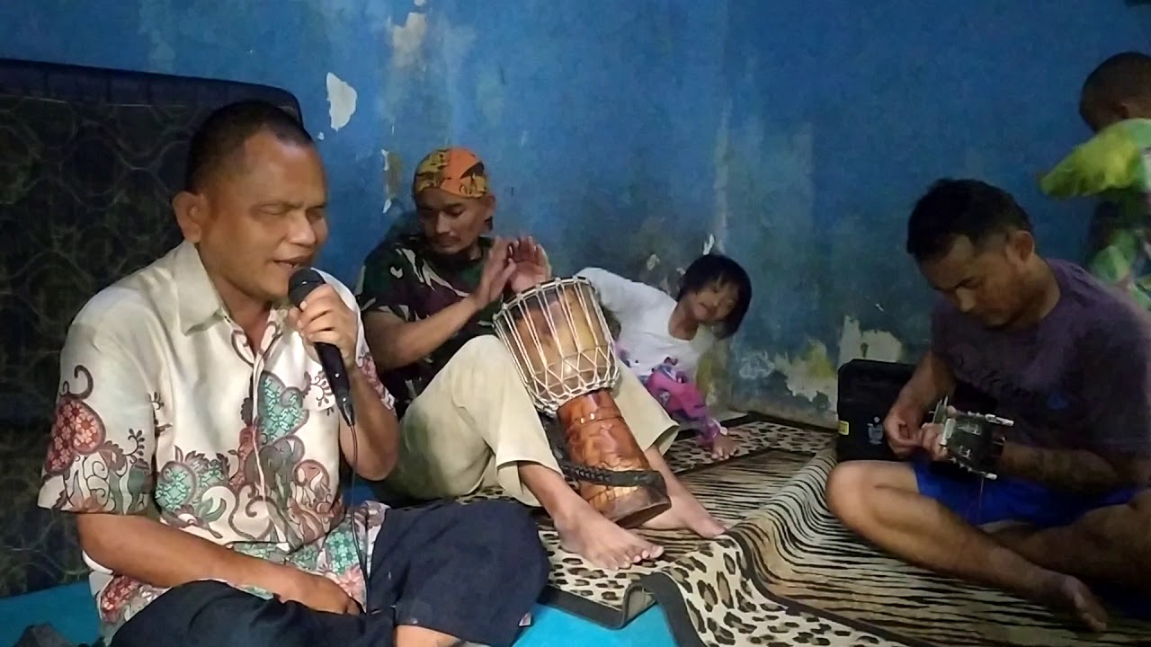 Pengamen pasar batujajar uden garvela 2D - YouTube