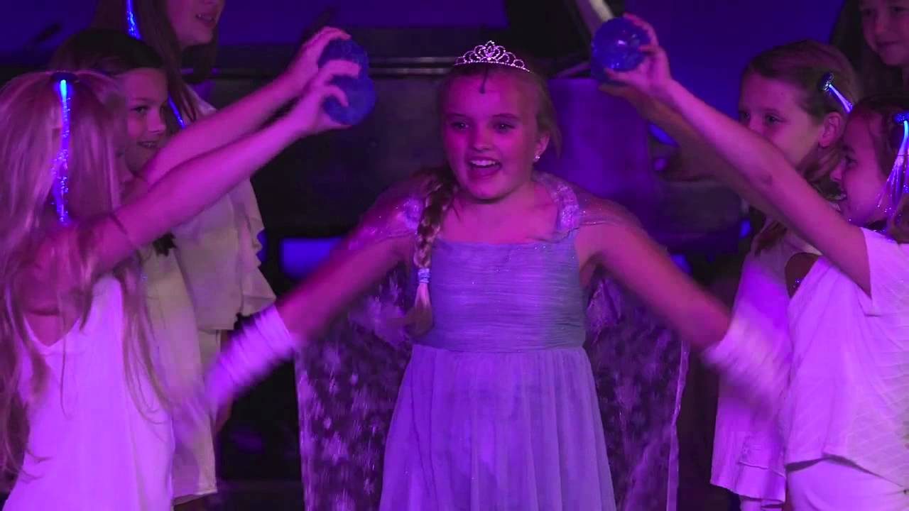 Caroline Bates- performance clips - YouTube